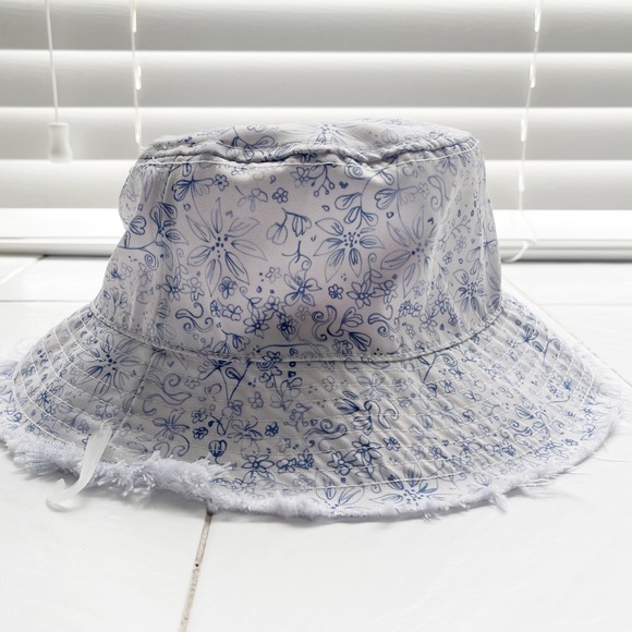 Mudd | Accessories | Floral Bucket Hat Blue And White Floral Design ...